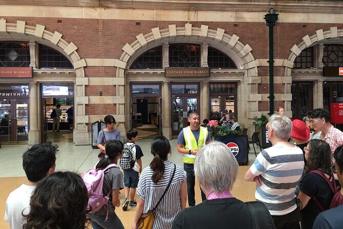 Secrets of City Circle Walking Tour - Breaking Down the Itinerary