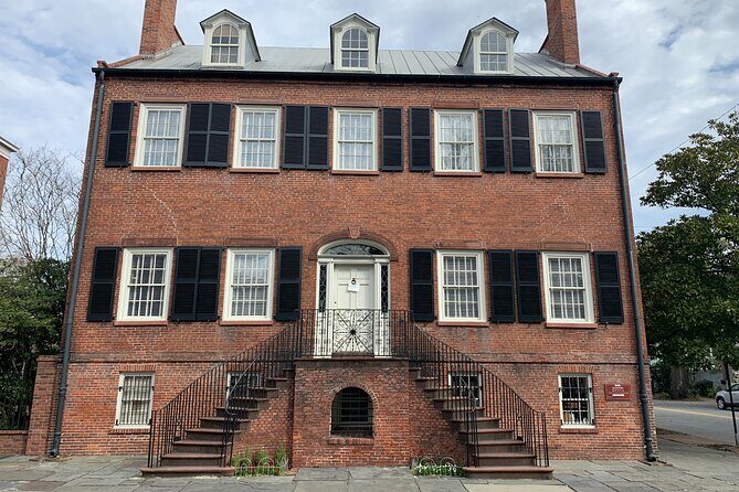 Self-Guided 'Old Squares of Savannah' Solo Walking Tour - The Pros and Cons: An Honest Look