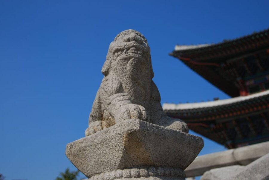 Seoul: Gyeongbok Palace, Bukchon Village, and Gwangjang Tour - What to Expect in Terms of Logistics and Experience