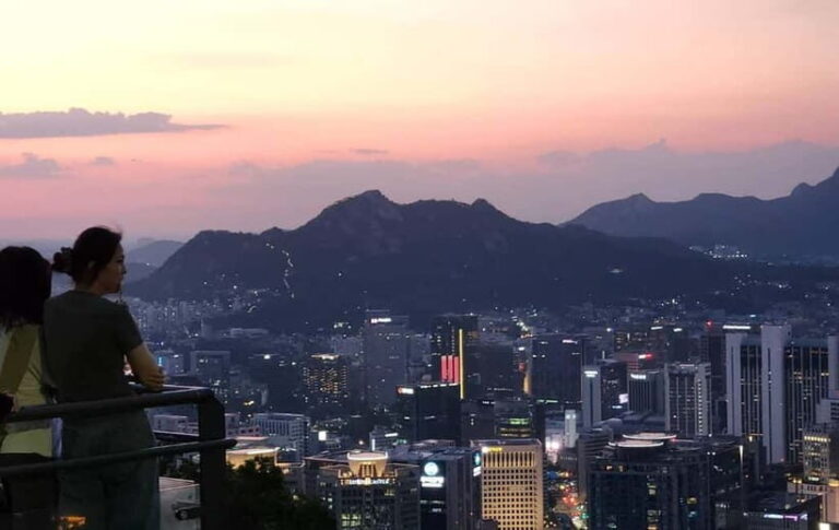 Seoul: Night Namsan Hiking with Hidden Gem Recommendations