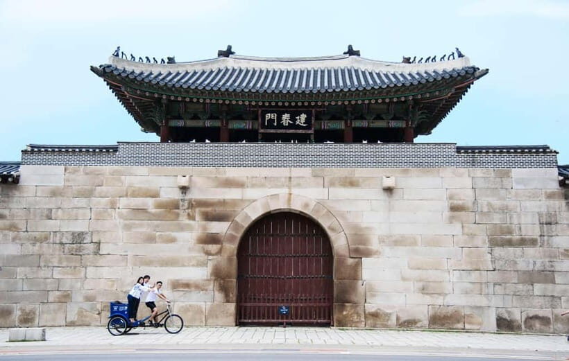 Seoul Private Pedicab Tour : Bukchon Anguk Hanok Village - The Value of a Pedicab Tour