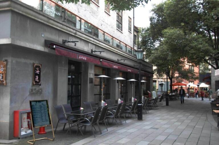 Shanghai: Xintiandi, CCP Museum and French Concession Tour