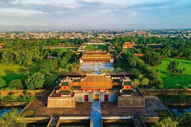 Shared Shuttle Bus between Hue and Da Nang City - Is This Transfer Right for You?