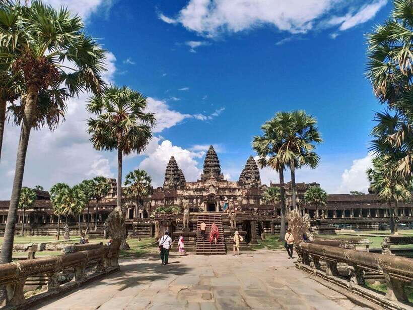Sharing Trip to Angkor Temple with sunset - Who Should Consider This Tour?