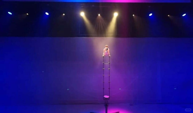 Shenzhen: Holographic Projection Show - The “Mirror Universe” Scene — Audience Participation at Its Best