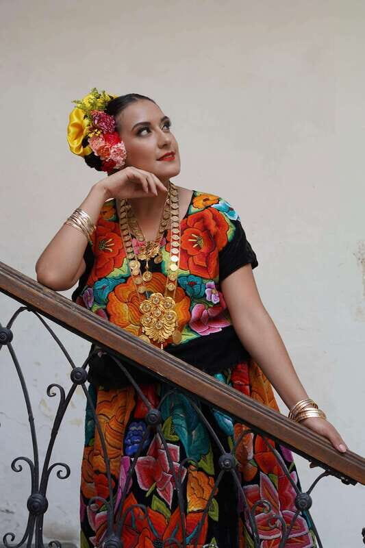 Show off your beauty wearing a typical Oaxacan costume + photo session - A Close Look at the Experience