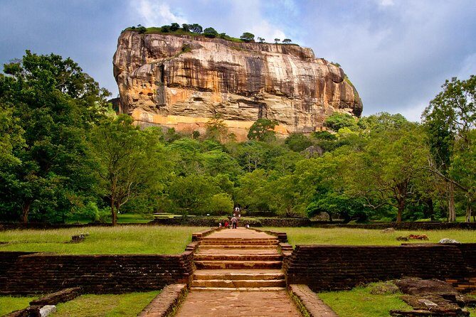 Sigiriya city tour from Negombo & Colombo with traditional Lunch. - FAQ