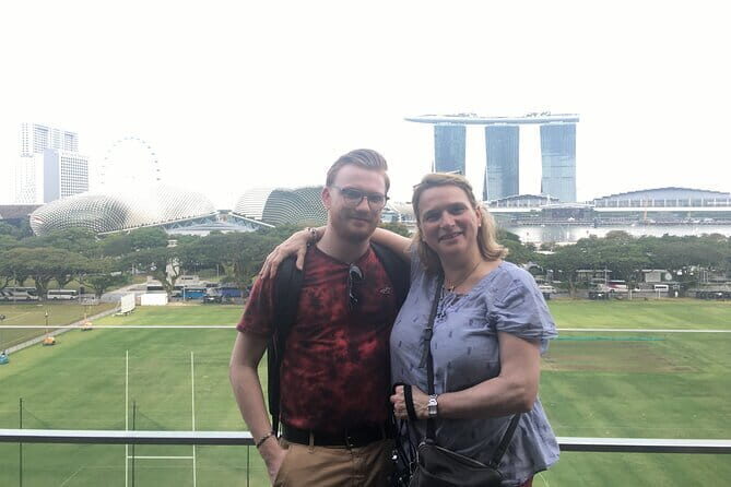 Singapore : Highlights and Hidden Gems Walking Tour With A Guide - Key Points