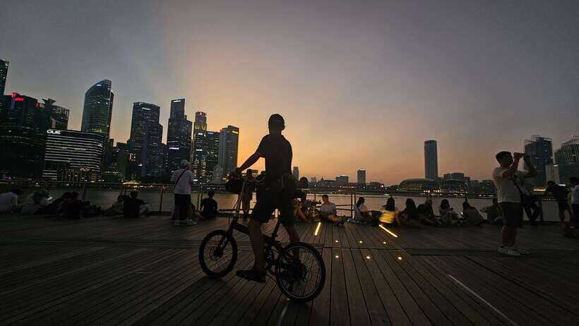 Singapore: Light to Night Bike Tour - Discovering Little India