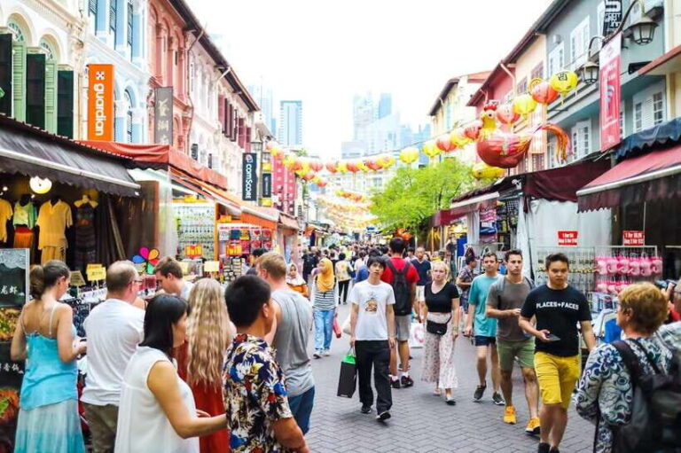 Singapore: Local Street Food Tasting Tour
