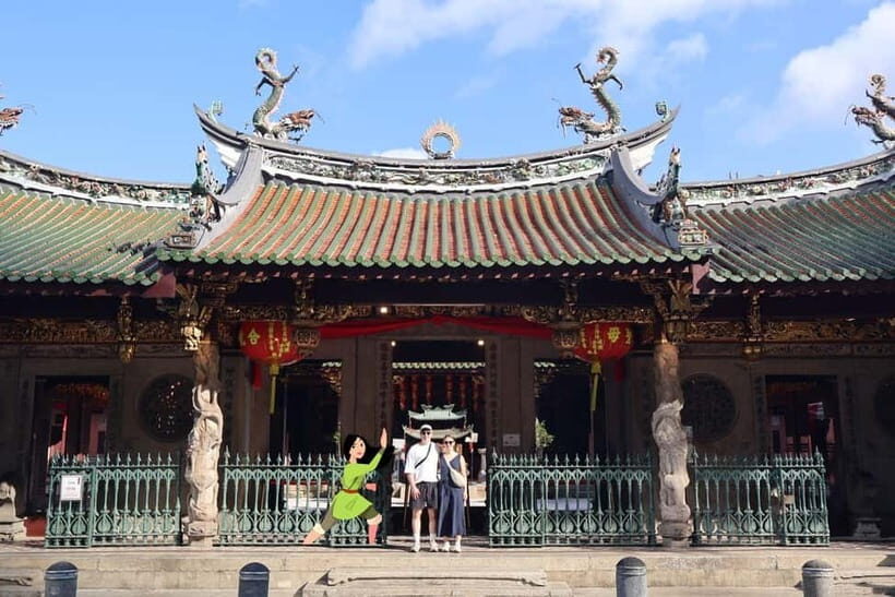 Singapore: Street Food & Marina Bay Night Walking Tour - Starting Point: Thian Hock Keng Temple