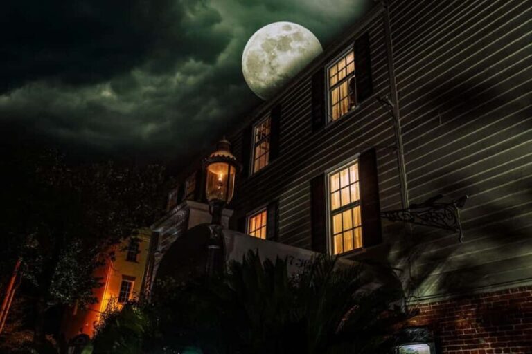 Sinister Sins & Shadows: A Savannah Ghost Tour - Why It Works for Different Travelers
