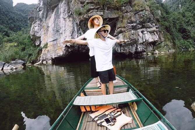 Small-Group Day Tour: Tam Coc Boat Ride, Visit Hoa Lu & Mua Cave - Authenticity and Local Flavour