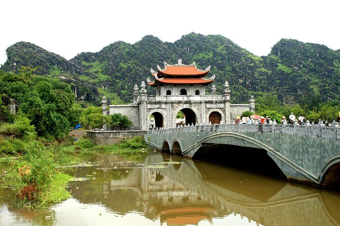 Small Group Ninh Binh Tour: Hoa Lu Tam Coc Full Day Tour from Hanoi - Transportation & Group Size