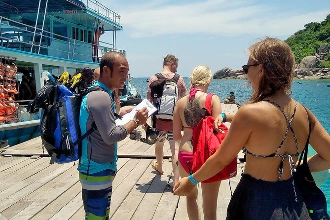Snorkel Tour to Koh Nangyuan and the hidden bays of Koh Tao onboard the Oxygen - The Authentic Experience