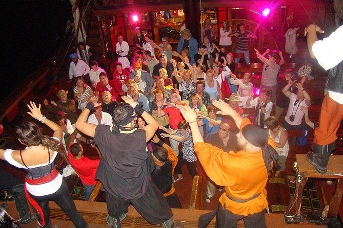 Spectacular Pirate Show, Lobster Dinner & Open Bar in Cancún Bay - The Open Bar and Evening Atmosphere