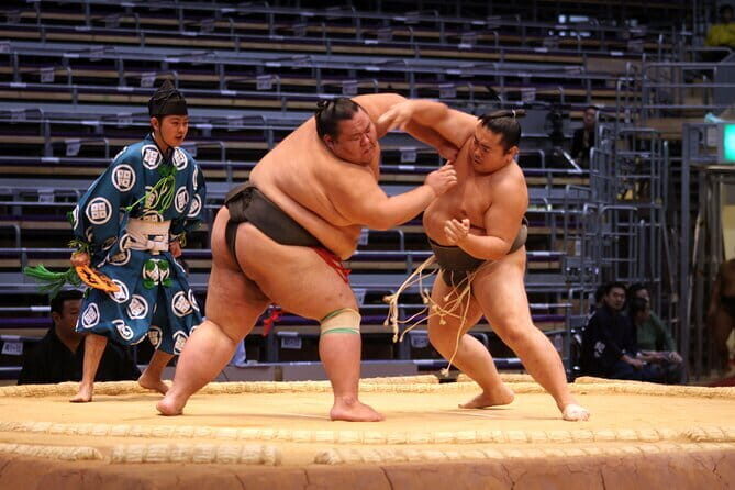 Sumo Wrestling Tournament A-Class Seats & ExpertGuide | Tokyo MAY - Arriving and Meeting Up: A Smooth Start