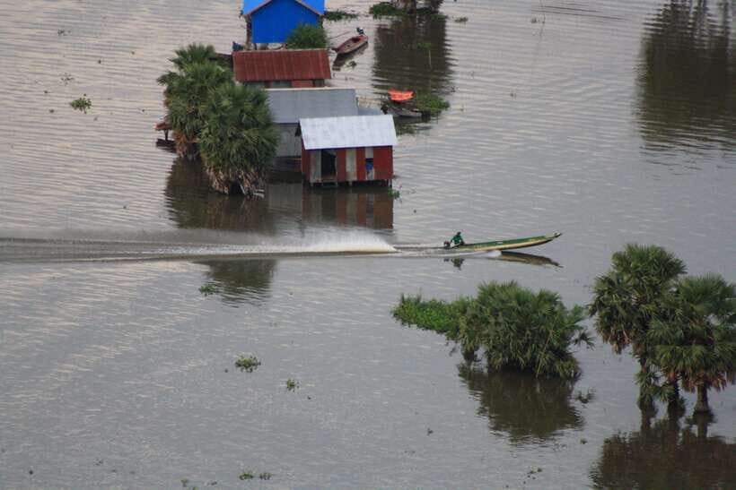 Sunset at the Floating Village on the Gigantic Lake - Who Is This Tour For?
