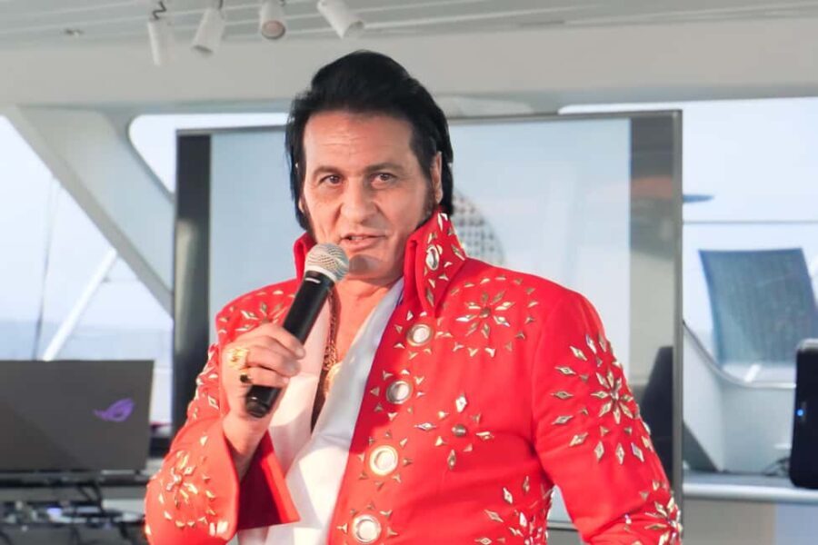 Sydney: Elvis Tribute Show Harbour Cruise with Buffet - A Closer Look at the Experience