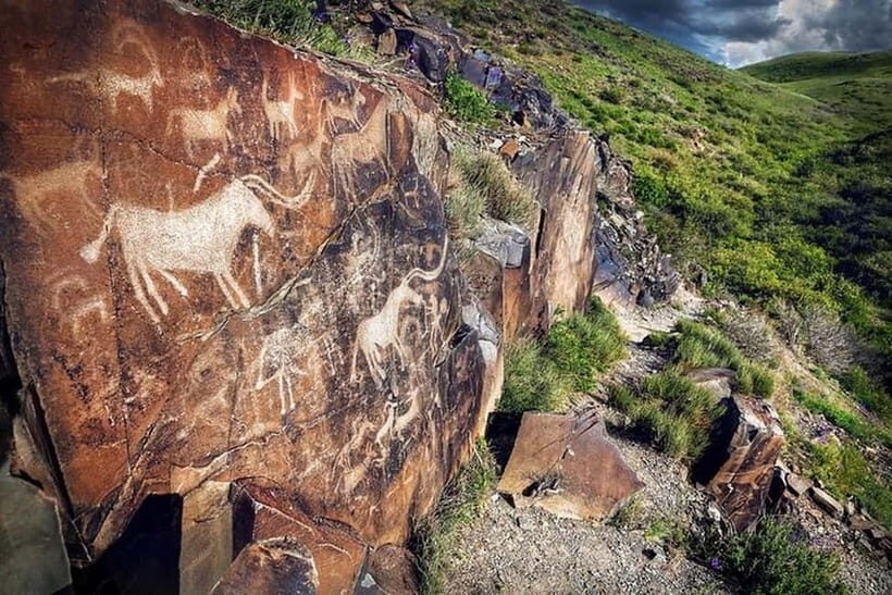 Tanbaly Gorge: Ancient Petroglyphs UNESCO Site Day Tour - What Makes This Tour Special?
