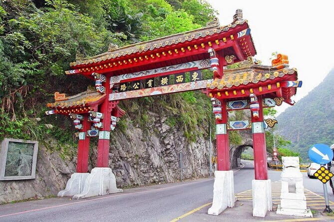 Taroko, Qingshui Cliff, Xincheng Old Street & Qixingtan Day Tour - Analyzing the Value and Who Should Consider This Tour