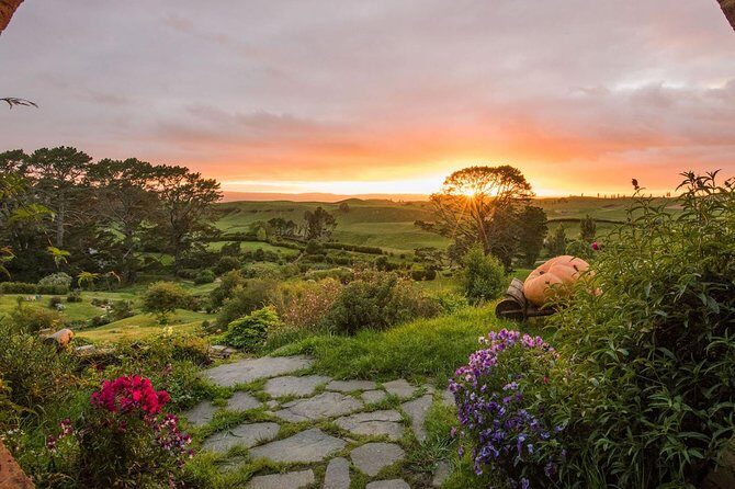 Tauranga-Hobbiton-Rotorua : Movie Set & Geysers: Private Tour - What’s Included & What to Expect