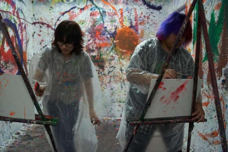 Temecula: Splatter Paint Room Experience - What You Can Expect from the Splatter Paint Room Experience