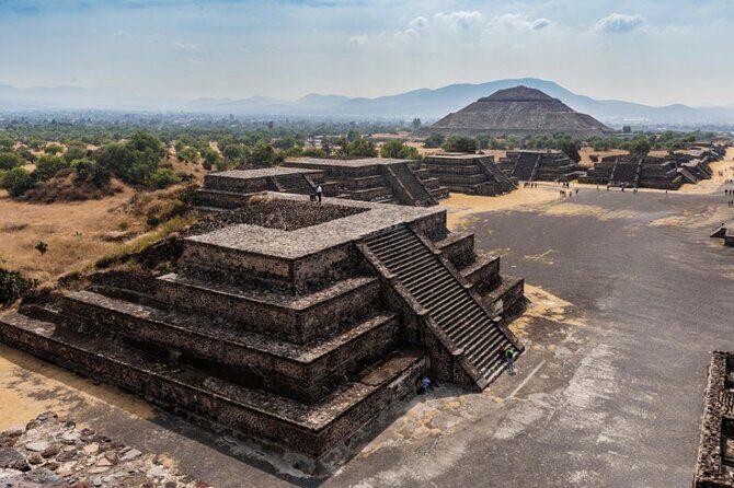 Teotihuacan, Basilica de Guadalupe and Tequila tasting - Transportation and Group Experience
