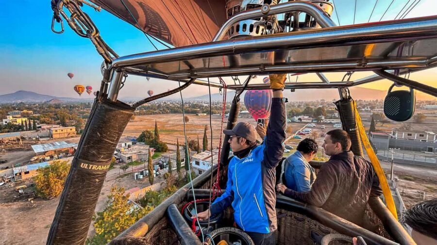 Teotihuacan: Private Balloon Flight with optional Transfer - Landing & Celebration