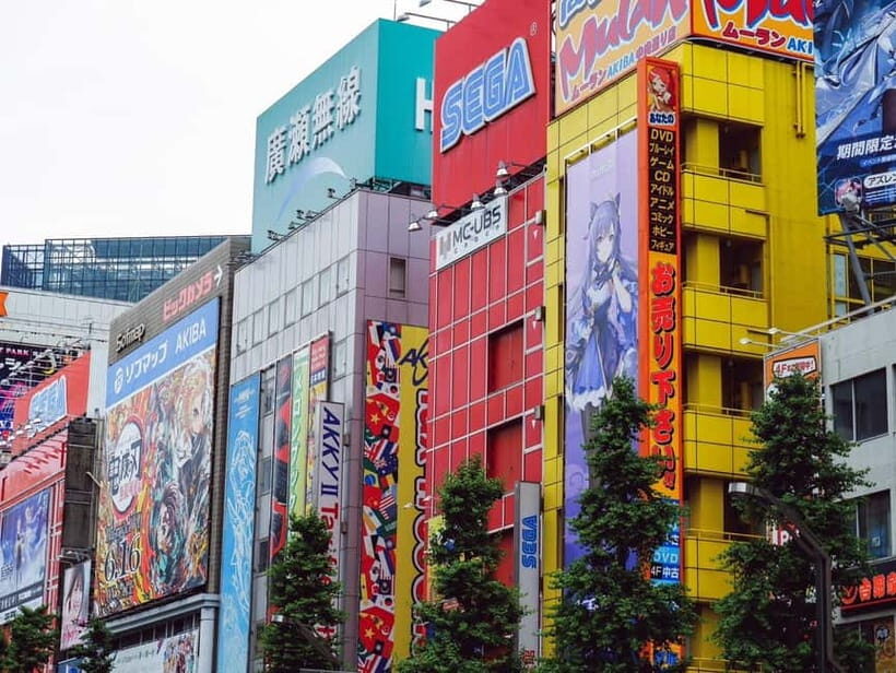 Tokyo: Akihabara Game Tour with Gachapon & Princess Café - Stepping Into Retro Gaming at Super Potato