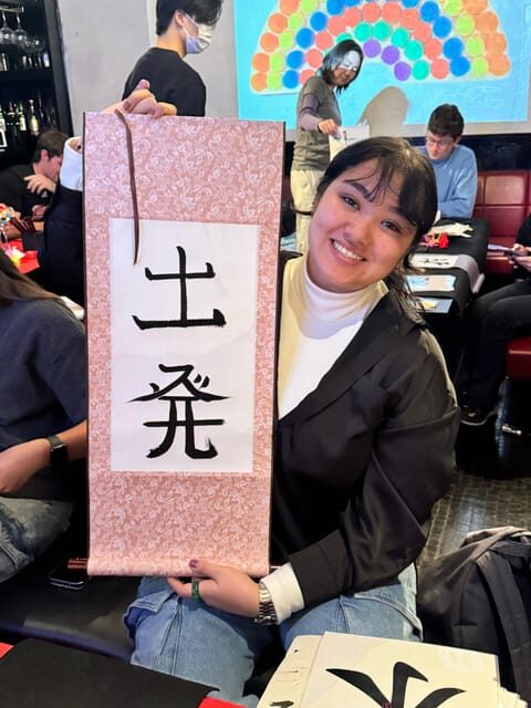 Tokyo: Calligraphy on Kanji Fan & Scroll with Drink - Learning the Basics of Calligraphy