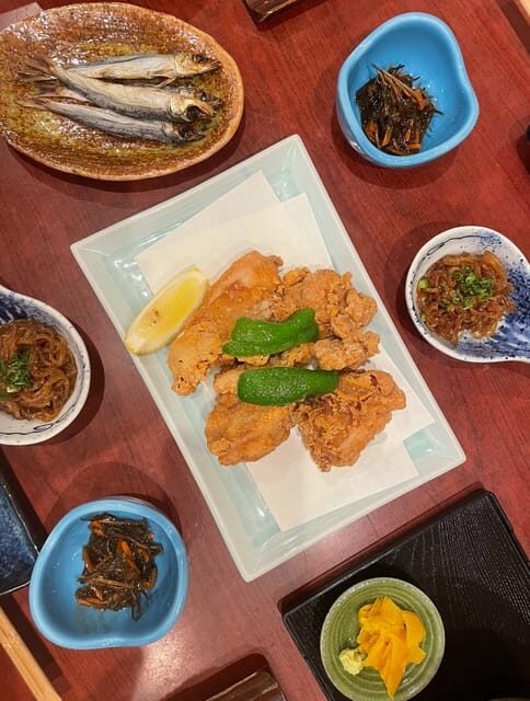 Tokyo: Live Shamisen guitar and Izakaya Experience - Enjoying the Izakaya Experience