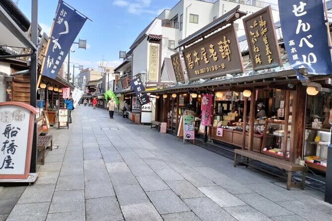 Tokyo Shibamata Retro Bike Tour with Lunch & Coffee - Exploring Shibamata Taishakuten