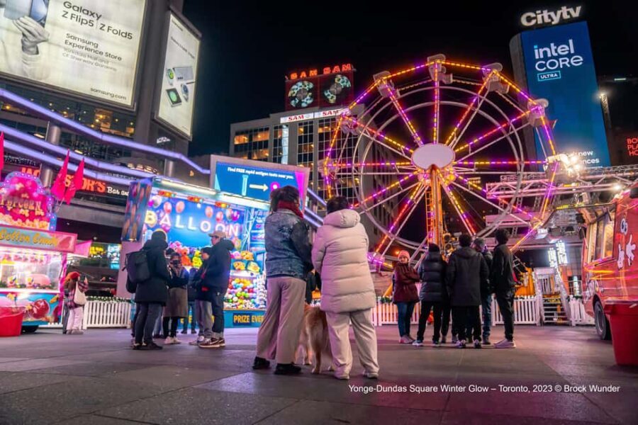Toronto: Festive Lights Bus Tour - The Experience in Context