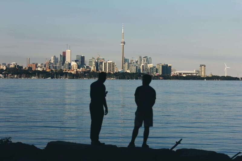 Toronto: Guided layover and stopover tour with transfers. - The Breakdown of the Itinerary: What You’ll See and Do