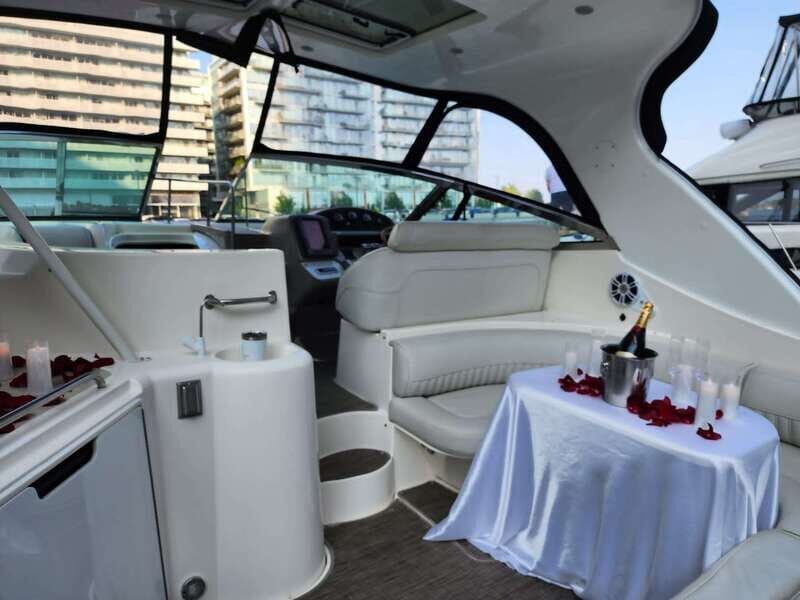 Toronto: Private Luxury Yacht Sightseeing Cruise & Prosecco - Exploring the Experience: What to Expect