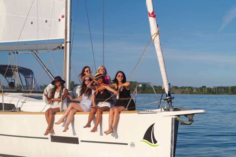 Toronto: Sailing Yacht Cruise of Toronto Harbor and Islands - Who Will Love This Tour?