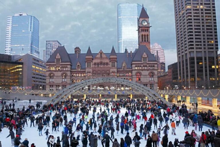 Torontos Holiday Magic: A Christmas Private Walking Tour - Breaking Down the Itinerary