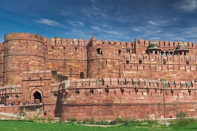Transfer from Delhi Airport to Agra Hotel - Practical Details to Keep in Mind