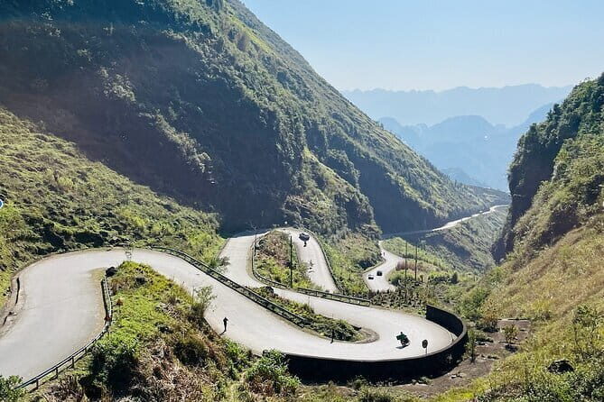 Ultimate Ha Giang Loop Private Tour 5D/4N All-Inclusive Ride - Day Two: The Marvel of Ma Pi Leng and Historical Sites