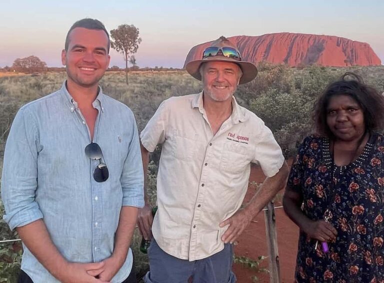 Uluru Private Tour with Aboriginal Guide