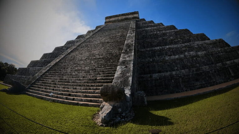 Valladolid: Chichén Itzá and 2 Cenotes Shared Day Trip - First Stop: The Majestic Chichén Itzá
