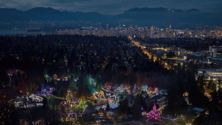 Vancouver: Christmas Lights Karaoke Trolley Tour - The Itinerary and Highlights