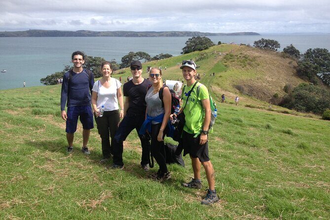 Waiheke Island Private Double Headland Walk - Lunch and Relaxation: The Heart of the Day