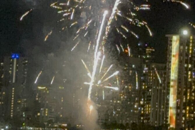 Waikiki Beach Catamaran Friday Night Fireworks Tour - The Itinerary Breakdown: What to Expect
