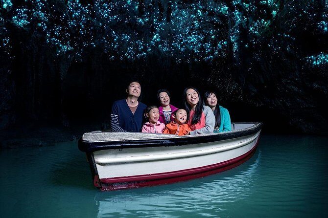 Waitomo Caves & Hobbiton Small Group Tour inc Lunch from Auckland - Evaluating the Experience: Does It Deliver Value?