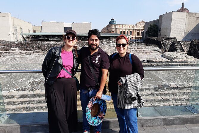 Walking tour in historic center CDMX + VR Experience. - Exploring the Route: From Murals to Aztec Ruins