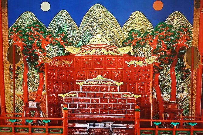 Walking Tour-Primary Royal Palace and Downtown;Old,Modern and Dynamic City - Who Should Consider This Tour?