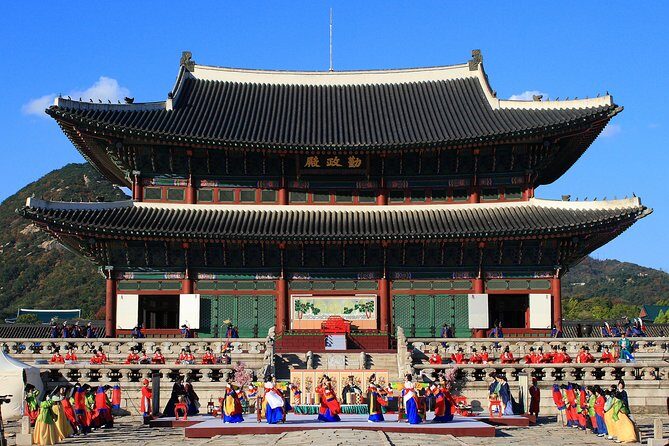 Walking Tour with Gyeongbokgung Palace, Bukchon, Insadong - Practical Tips for Travelers