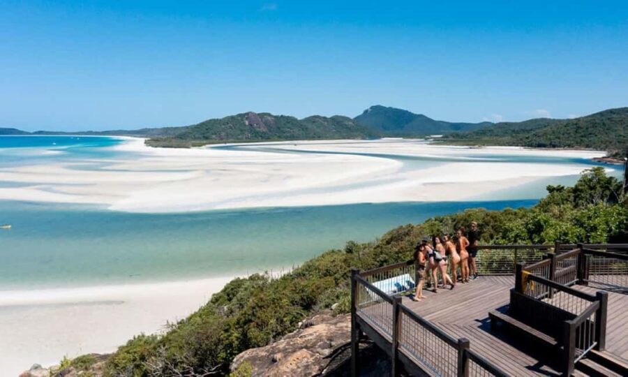Whitsunday: Whitsunday Islands Tour with Snorkeling & Lunch - The Crew and the Level of Service